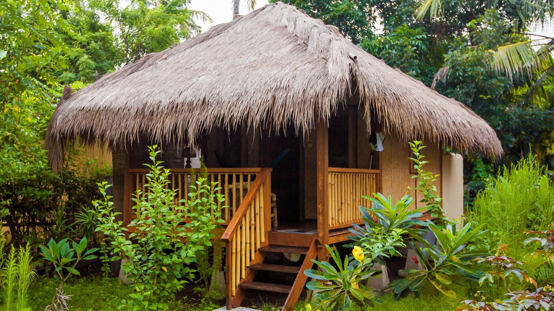 Chic Bamboo Huts Reinvent Tropical Stay